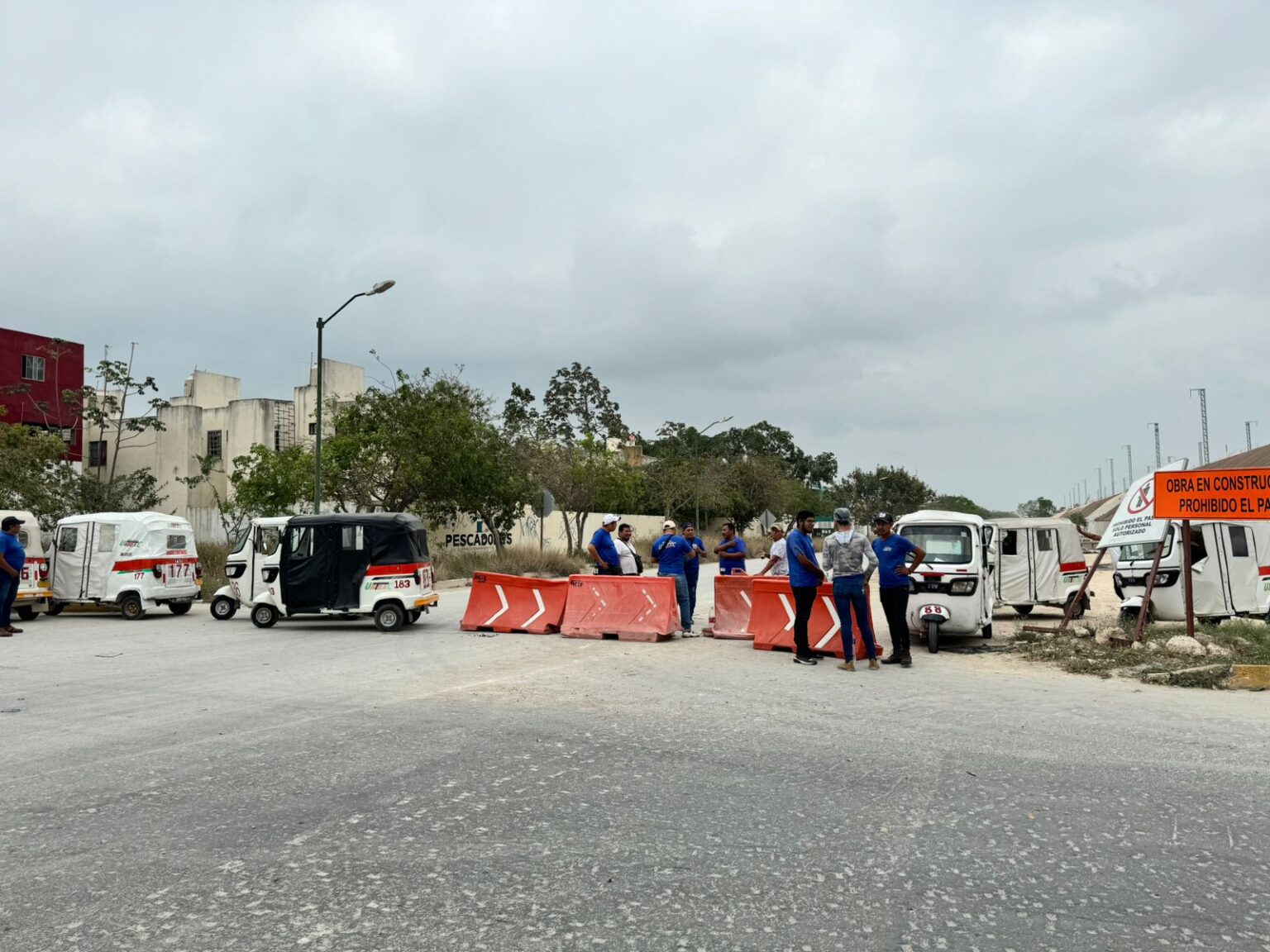 Bloquean mototaxistas accesos a las obras del Tren Maya en Playa del ...